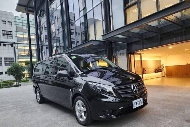 Private Transfer from TPE-Taoyuan int. Airport to Taipei City - Vehicle Options and Group Sizes