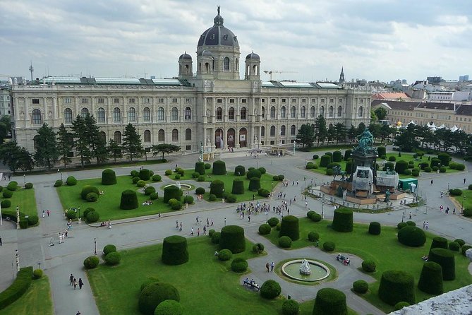 Private Transfer from Warsaw to Vienna with 2h of Sightseeing - Who is this experience best suited for?