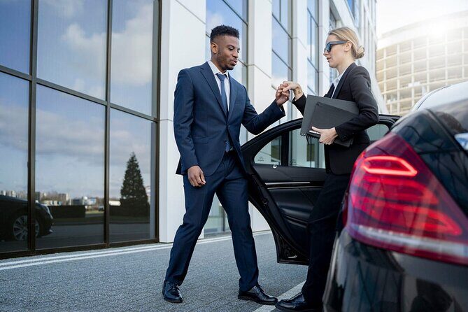 Private Transfer in a Luxury Vehicle to and/or from SAT Airport - Key Points