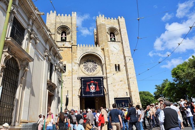 Private Transfer inside Lisbon(3pax) - What the Experience Feels Like