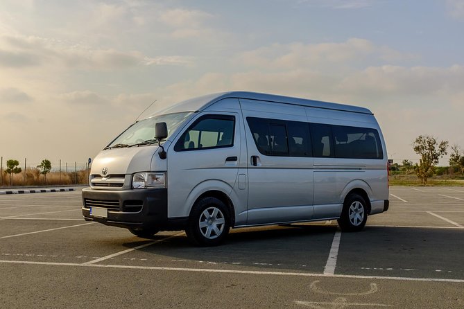 Private Transfer: Larnaca Airport to Larnaca District 1-14 Pax - Flight Monitoring and Delays