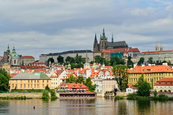 Private transfer: Prague to Vienna - Key Points