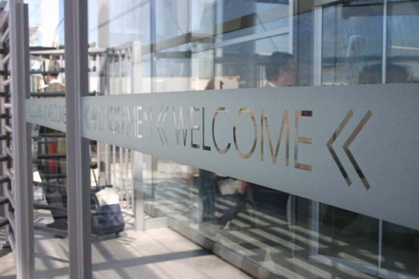 Private Transfer: Split Airport to City - Who Would Benefit Most?