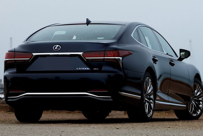 Private Transfer: Tokyo to Haneda Airport HND in Sedan Car - Pickup and Drop-off