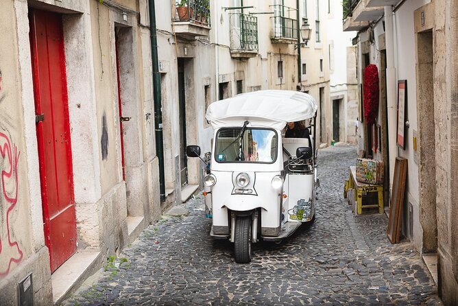 Private Tuktuk Tour With Portuguese Tapas and Wine - Tour Experience and Guest Reviews