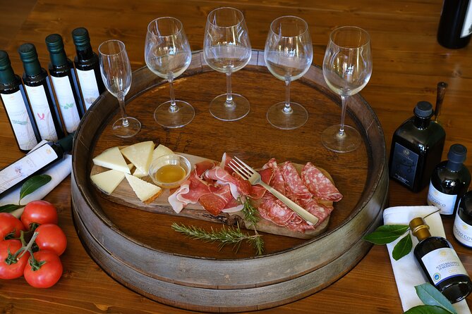 Private Tuscan Lunch with Wine & Evo oil tasting in the Vineyard - The Experience for Different Travelers
