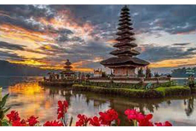 Private Ubud Day Trip with Handicrafts shopping - FAQs