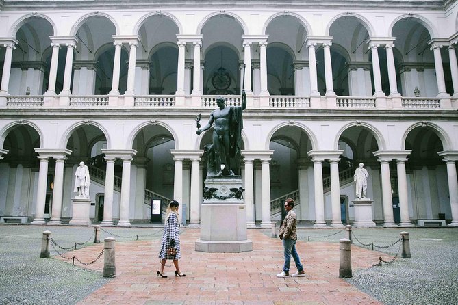 Private Vacation Photography Session with Local Photographer in Milan - Who Should Consider This Tour?