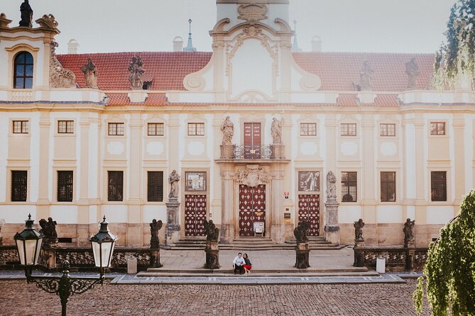 Private Vacation Photography Session with Local Photographer in Prague - FAQs