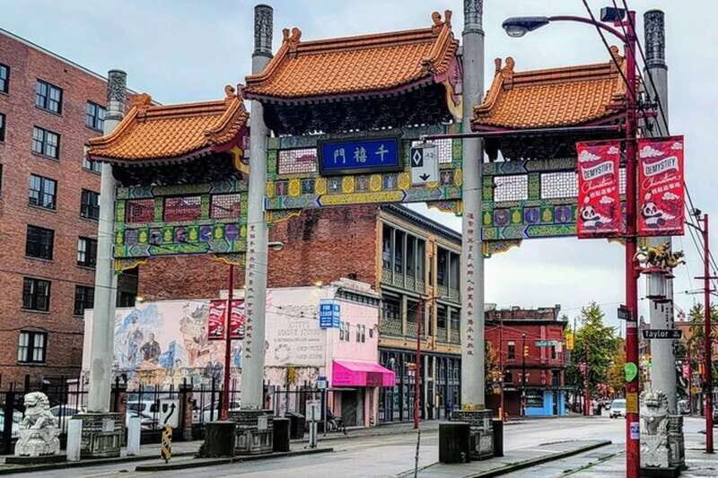Private Vancouver Amazing Highlight Tour With Chinese Garden - Granville Island & Totem Poles: Local Flavor and Indigenous Art