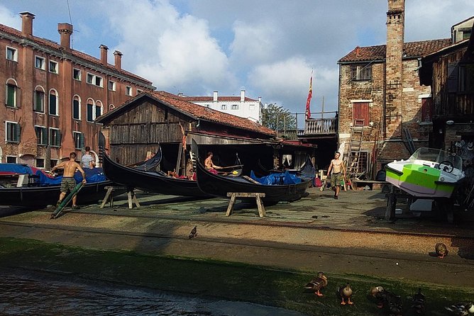 Private Venice Walking Tour Plus Murano Island Lunch and Glass Factory Visit - Exploring Murano Island