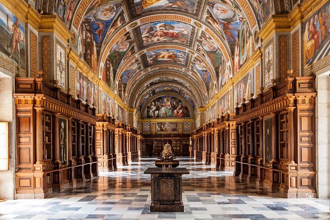 Private VIP Visit El Escorial Palace, Monastery, Villa & Garden - Discovering the Villa and Its Architectural Marvels
