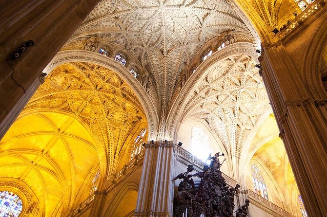 Private Visit to the Alcazar and the Cathedral of Seville - Exploring the Alcazar