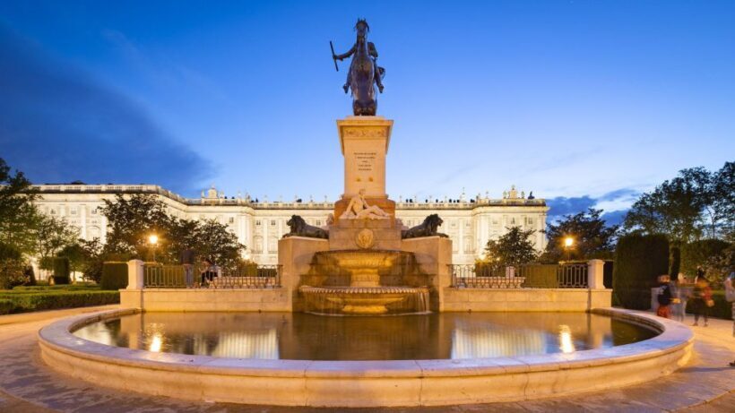 Private Visit to the Royal Palace and Walking Tour of Madrid - Key Points