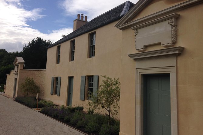 Private Walk: Country in the City - Deep Dive Into the Itinerary