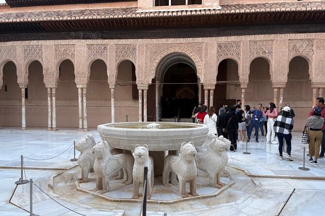 Private Walk of the Alhambra and Nasrid Palaces - Key Points