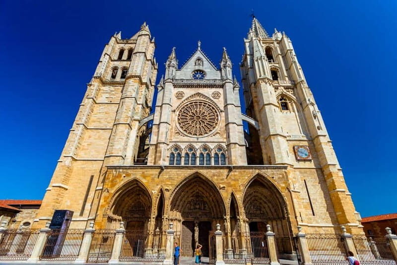 Private walking tour around León - Introduction