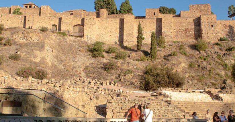 Private walking tour: Cathedral, Alcazaba and Roman Theatre - Key Points