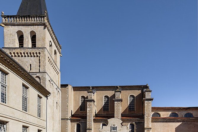 Private Walking Tour in Castres with Guide - Engaging Introduction