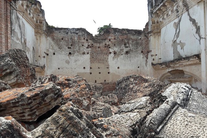 Private Walking Tour of Antigua Guatemala - Experiencing Vibrant Markets and Volcanic Backdrops