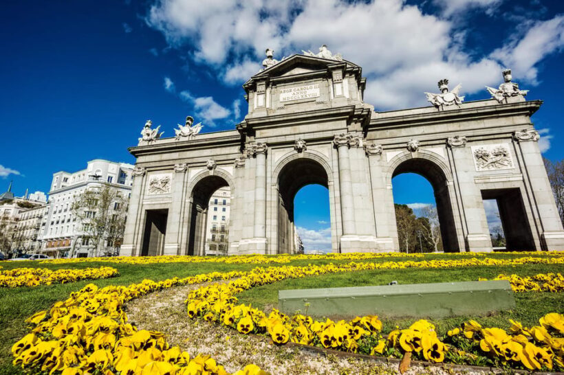 Private Walking Tour of Madrid - Palaces, Gardens, and Stunning Views