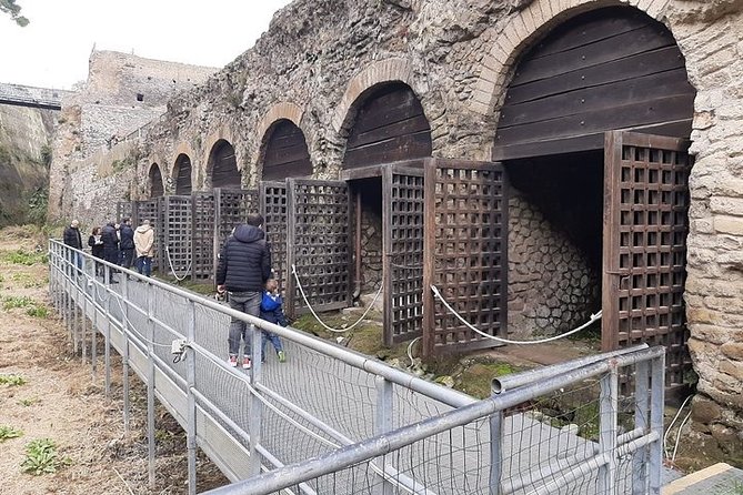 Private Walking Tour Through the Historical City of Herculaneum - Exploring Herculaneum vs. Pompeii
