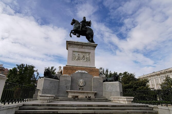 Private Walking Tour to Royal Palace and Old Town of Madrid - Frequently Asked Questions