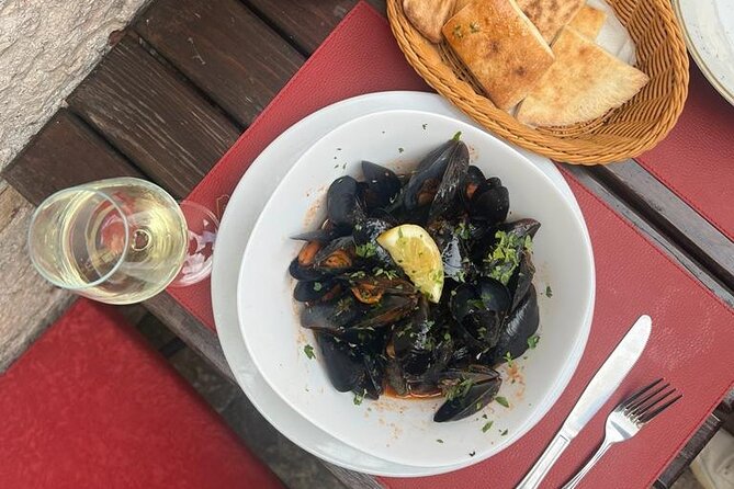 Private Walking tour with Wine and Food - Personalized and Engaging