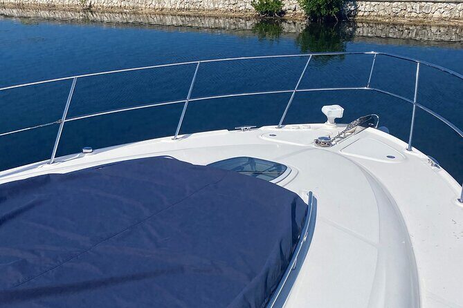 Private Yacht 48 ft Sting Ray City, Snorkel & Starfish Beach - Snorkeling Among Reef & Fish