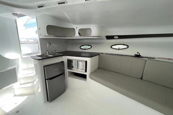 Private Yacht Cancun 42ft up to 8 people - Frequently Asked Questions
