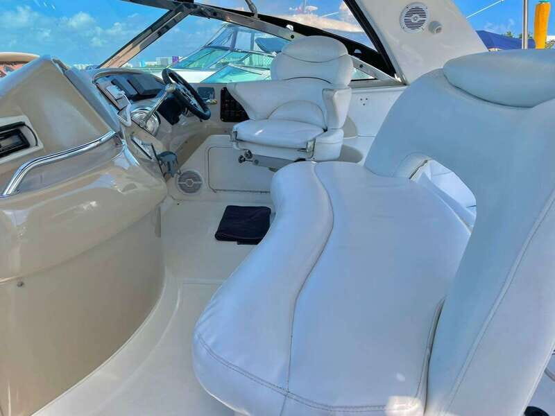 Private yacht in Cancun for maximun 15 people - Exploring Cancun’s Waters: The Yacht Experience