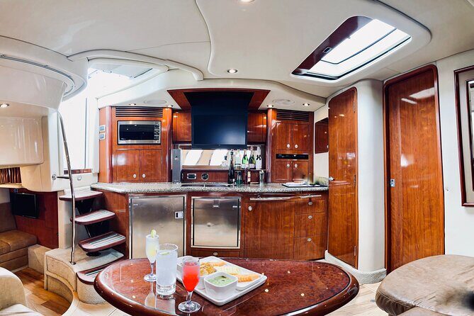 Private Yacht Sea Ray all-inclusive charter in Cabo - Practical Details & Tips