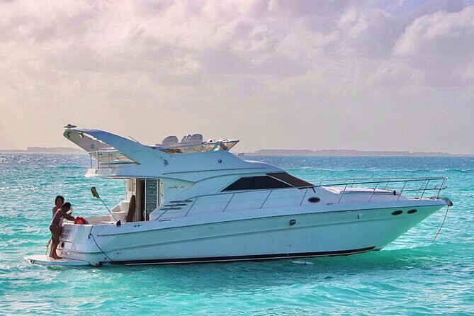 Private Yacht SeaRay 46ft Cancun 25P17 - A Close Look at the Experience