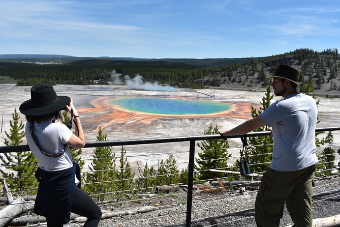 PRIVATE Yellowstone Tour 4 or More People- Picnic, Binoculars, Spotting Scope - Educational Insights Into Yellowstones History and Wildlife