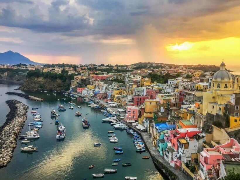 Procida round trip including tour of the island by sea from Ischia - A closer look: What this tour offers