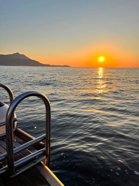 Procida: Sunset aperitif by boat - Key Points