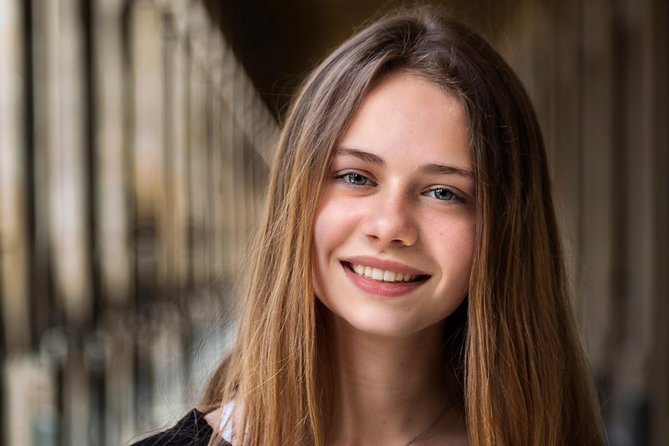 Professional Photo Shoot Walking Tour in Central Paris - Accessibility and Mobility Considerations