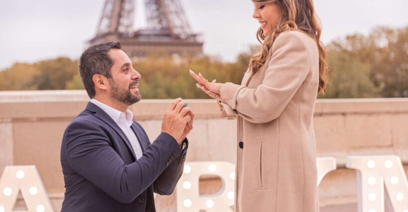 Proposal 'Marry Me' - Big letters - Paris Proposal Planner - FAQ