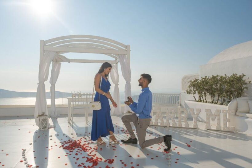 Proposal Photoshoot Santorini - An In-Depth Look at the Proposal Photoshoot in Santorini