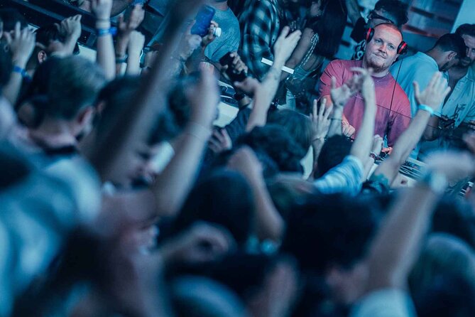 Pub Crawl Barcelona by EVOLVE the BEST Night Experience - Embrace the Social Experience