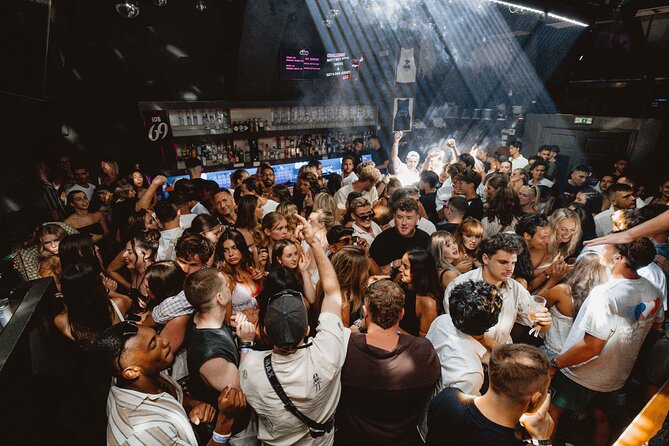 Pub Crawl in Cyclades - Who Should Consider This Pub Crawl?