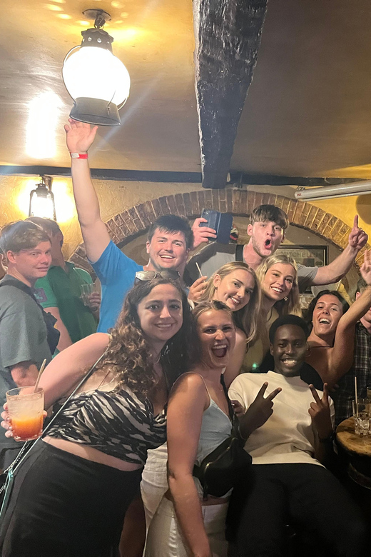 Pub Crawl Paris: Drink, Laugh, Meet the World - Highlights and Activities