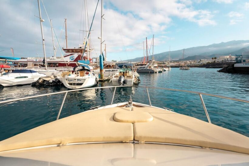 Puerto Colón: Coastal Boat Cruise with Swimming and Snacks - Key Points