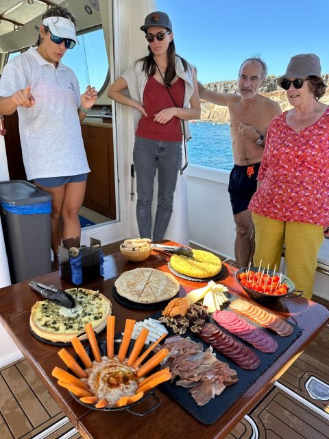 Puerto Colon : Shared/private boat trip with snack & Drinks - FAQ