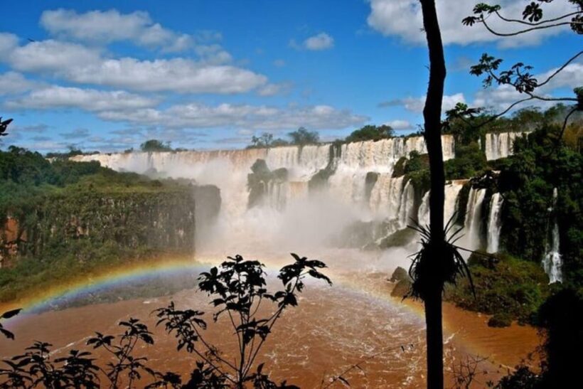 Puerto Iguazú: Tour to Brazilian Iguazú Falls with Bird Park - FAQ
