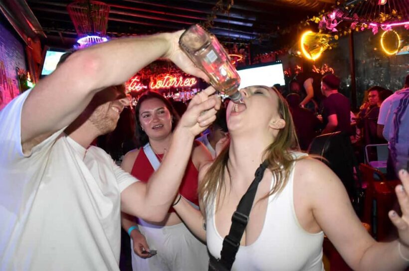 Puerto Vallarta: Guided Pub Crawl With Welcome Drinks - Key Points