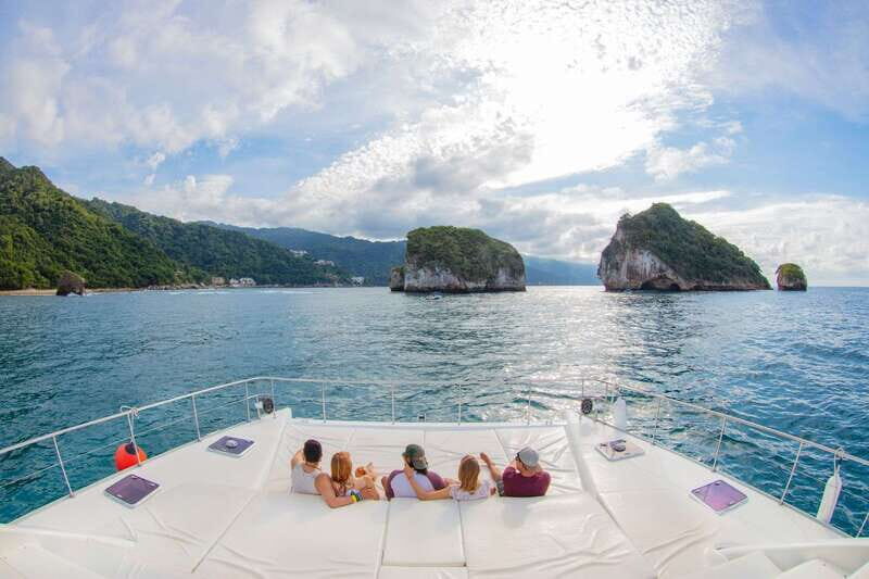Puerto Vallarta: Luxury Yacht Tour with Lunch and Open Bar - Key Points
