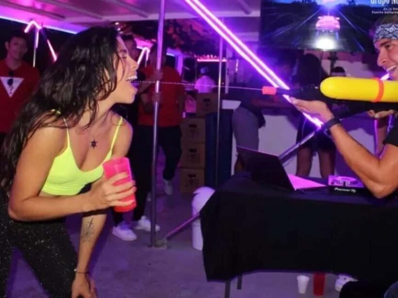 Puerto Vallarta: Neon Party on the Bay - The Experience: Authenticity and Atmosphere