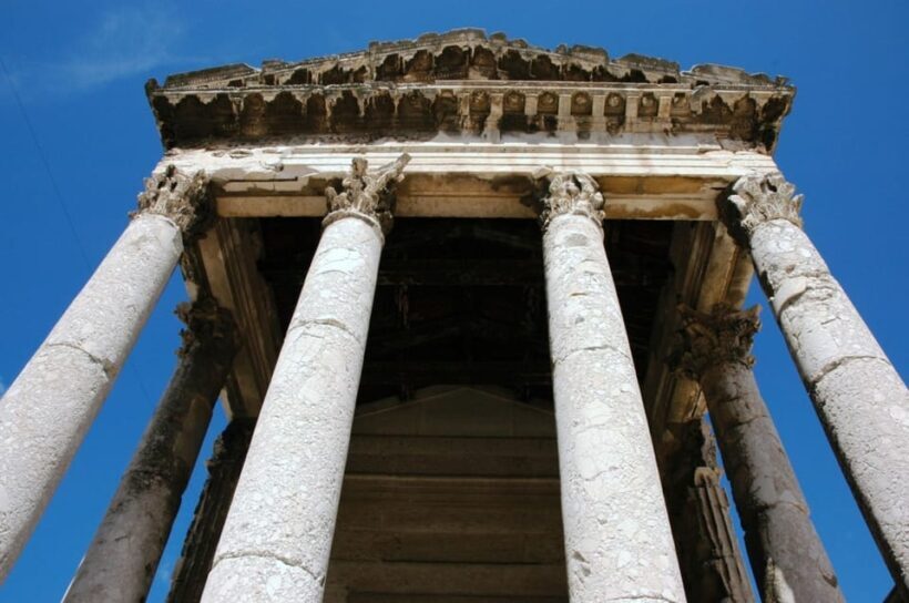 Pula: Old Town Walking Tour for Foodies with Dinner and Wine - Key Points