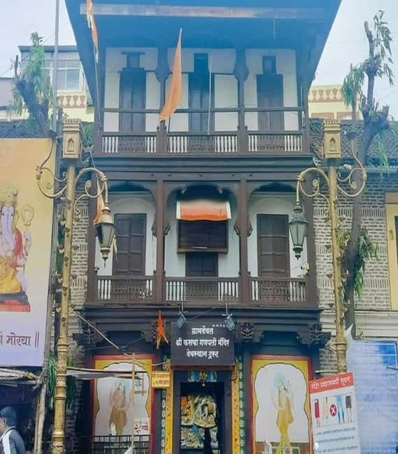 Pune: Sacred Sites Walking Tour of Old City with Snacks - Key Points